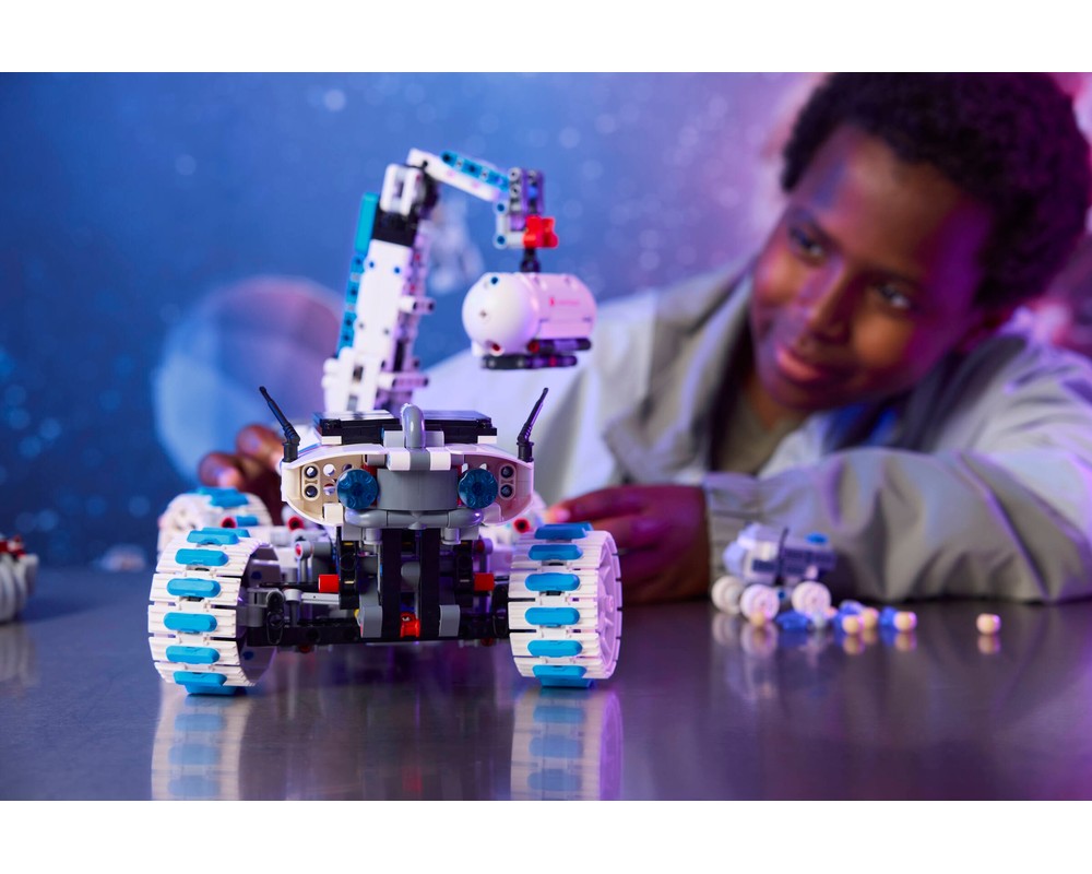 LEGO Set 42211-1 Lunar Outpost Moon Rover Space Vehicle (2025 Technic ...