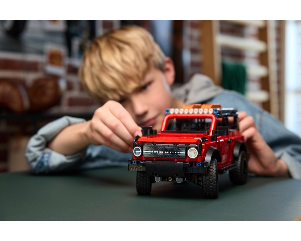 LEGO Set 42213-1 Ford Bronco SUV (2025 Technic) | Rebrickable - Build ...