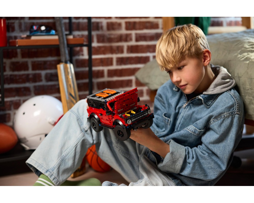 LEGO Set 42213-1 Ford Bronco SUV (2025 Technic) | Rebrickable - Build ...
