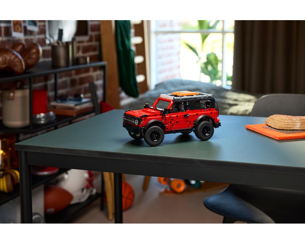 LEGO Set 42213-1 Ford Bronco SUV (2025 Technic) | Rebrickable - Build ...