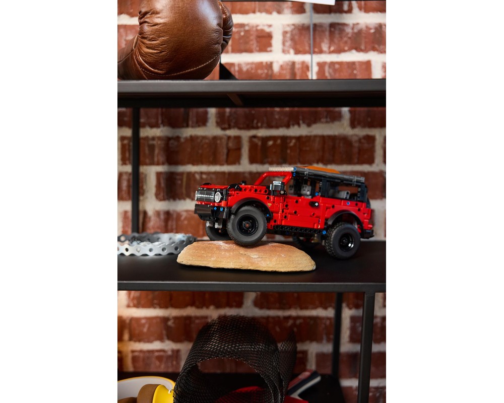 LEGO Set 42213-1 Ford Bronco SUV (2025 Technic) | Rebrickable - Build ...
