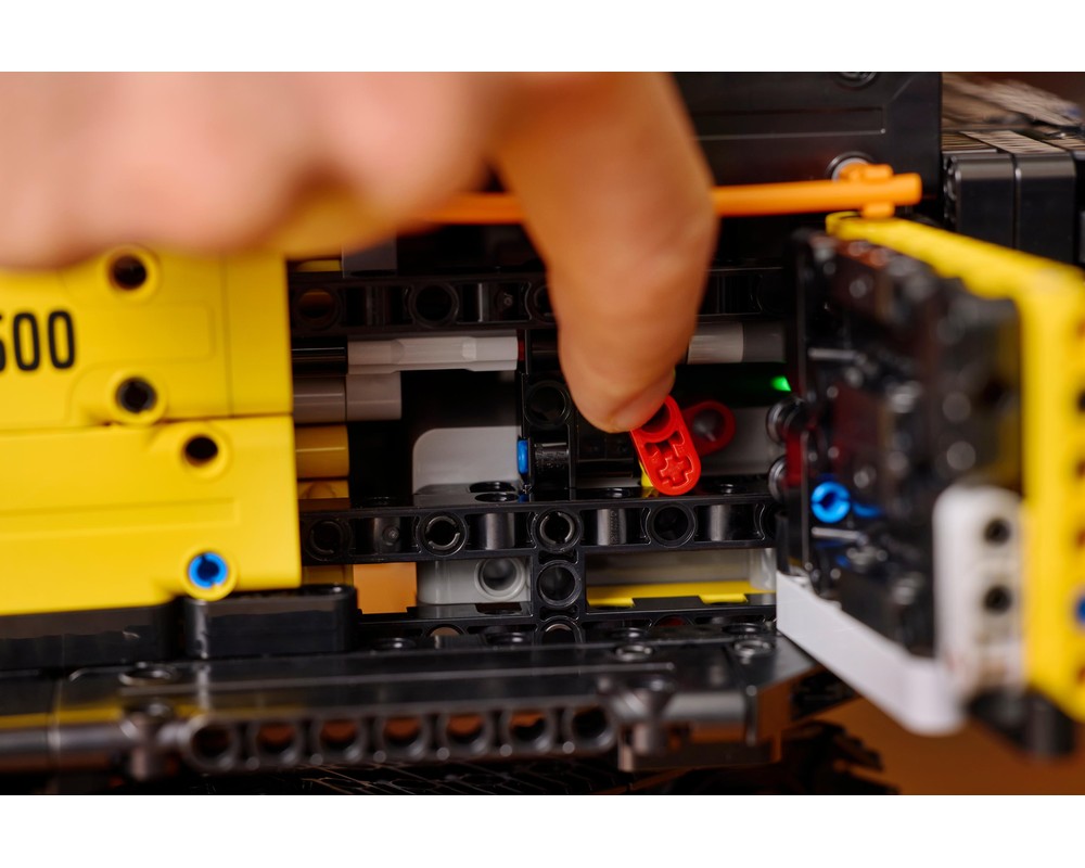 LEGO Set 42215-1 Volvo EC500 Hybrid Excavator (2025 Technic ...