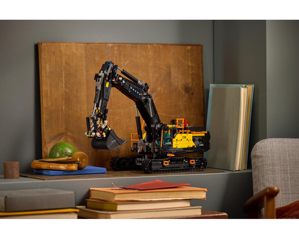 LEGO Set 42215-1 Volvo EC500 Hybrid Excavator (2025 Technic ...