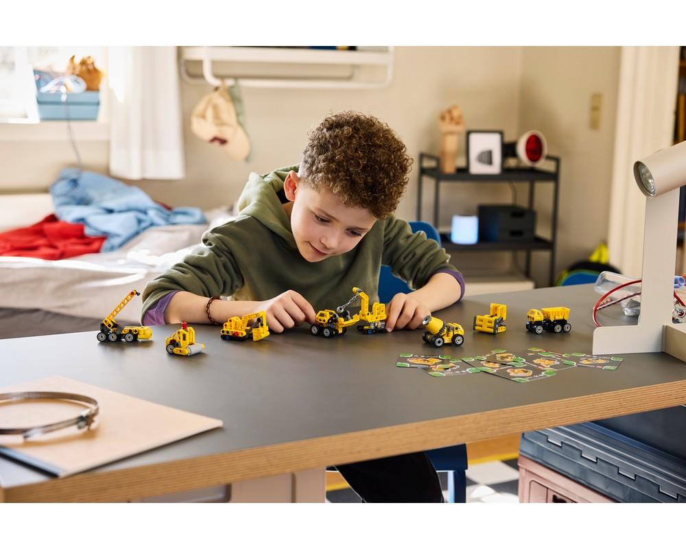 LEGO Set 42233-0 Mighty Machines Series 1 - Random Box (2026 Technic ...