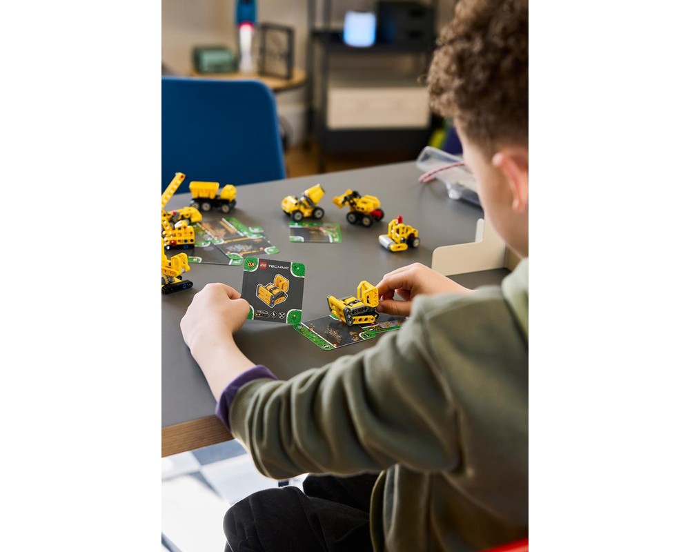 LEGO Set 42233-0 Mighty Machines Series 1 - Random Box (2026 Technic ...