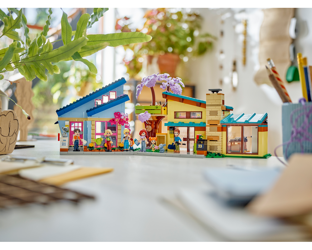 LEGO Set 42620-1 Olly's and Paisley's Family Homes (2024 Friends ...