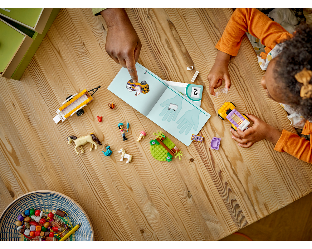 LEGO Set 42634-1 Horse and Pony Trailer (2024 Friends) | Rebrickable ...