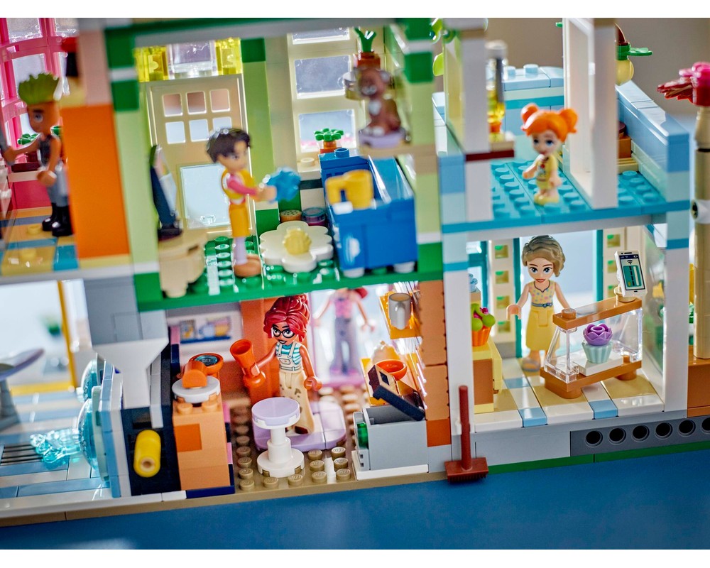 LEGO Set 42670-1 Heartlake City Apartments and Stores (2025 Friends ...