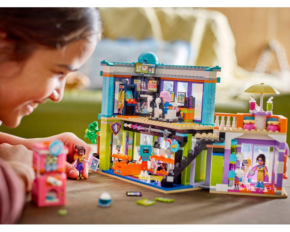 LEGO Set 42674-1 Comic Book and Game Store (2025 Friends) | Rebrickable ...