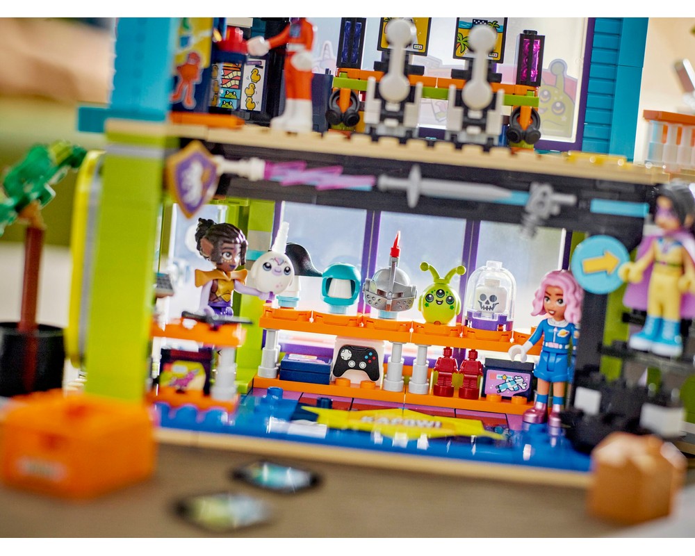 LEGO Set 42674-1 Comic Book and Game Store (2025 Friends) | Rebrickable ...