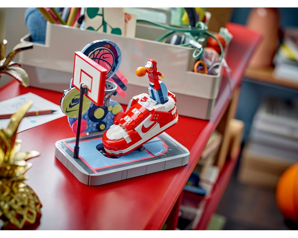 LEGO Set 43021-1 Nike Dunk Trickshot (2025 Nike) | Rebrickable - Build ...