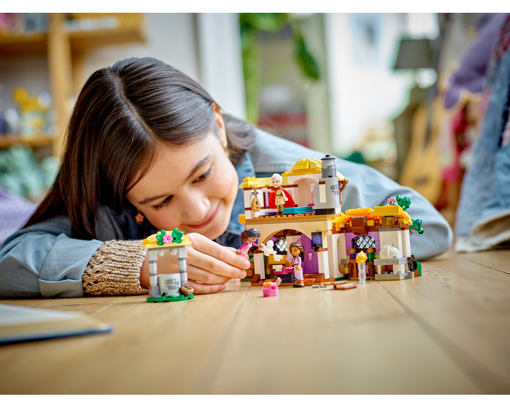 LEGO Set 43231-1 Asha's Cottage (2023 Disney) | Rebrickable - Build ...