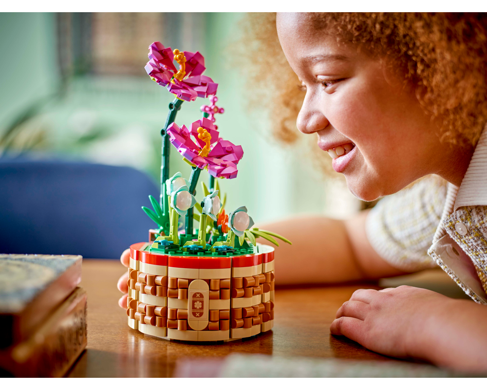 LEGO Set 43252-1 Moana's Flowerpot (2024 Disney > Disney Princess ...
