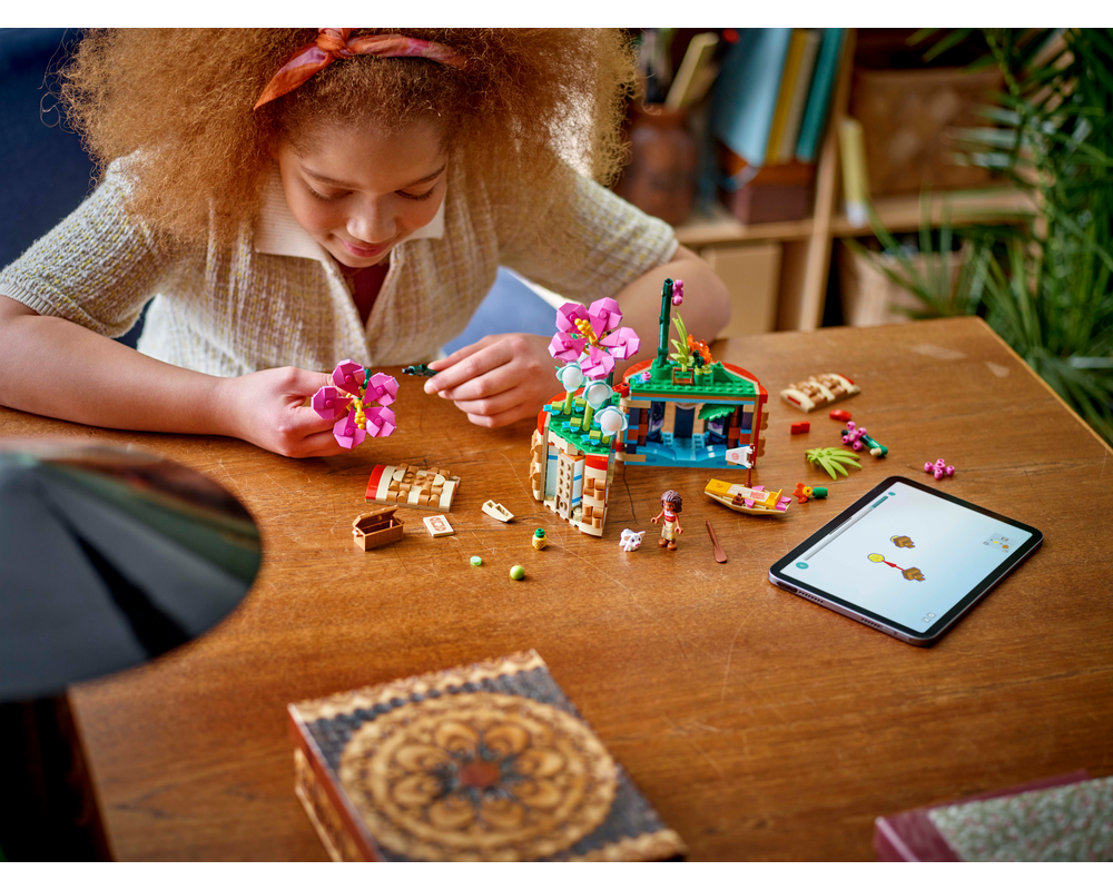 LEGO Set 43252-1 Moana's Flowerpot (2024 Disney > Disney Princess ...