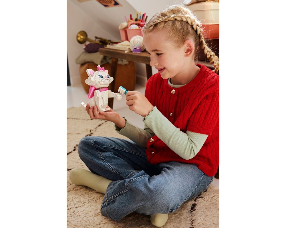 LEGO Set 43286-1 The Aristocats Adorable Marie (2026 Disney ...