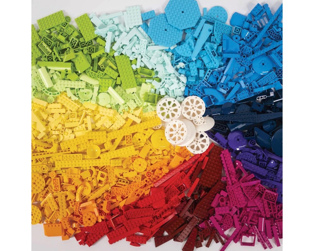 LEGO Set 5009038-1 2025 Wall Calendar (2024 Gear > Stationery and ...