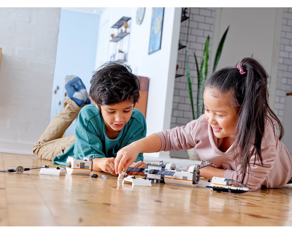 LEGO Set 60227-1 Lunar Space Station (2019 City > Mars Exploration ...