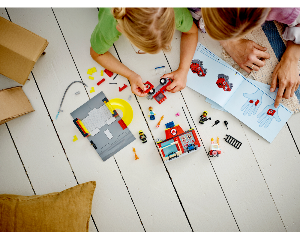 LEGO Set 60375-1 Fire Station and Fire Truck (2023 City > Fire ...