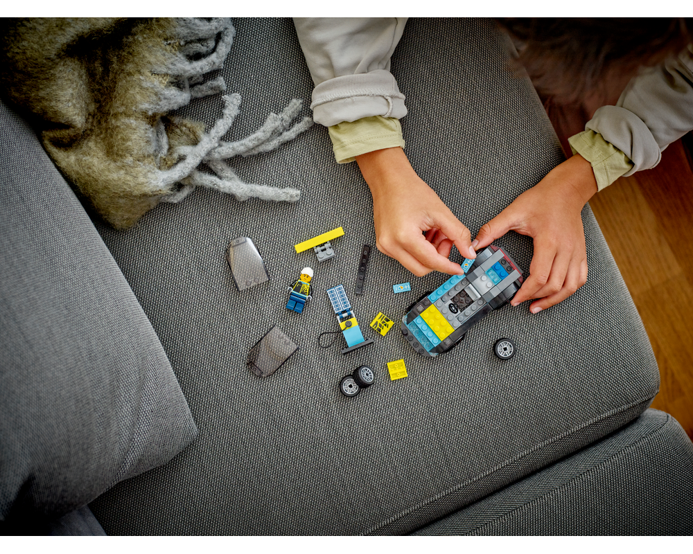 LEGO Set 60383-1 Electric Sports Car (2023 City > Traffic ...