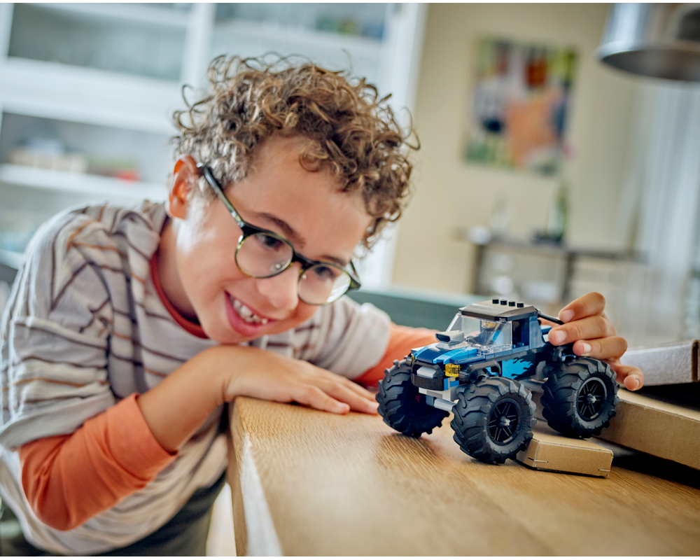LEGO Set 60402-1 Blue Monster Truck (2024 City) | Rebrickable - Build ...