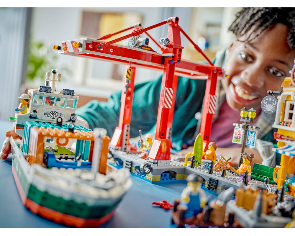 LEGO Set 60422-1 Harbour (2024 City) | Rebrickable - Build with LEGO