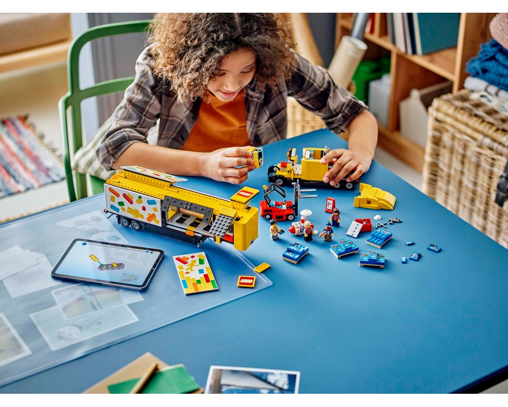 LEGO Set 60440-1 Yellow Delivery Truck (2024 City) | Rebrickable ...