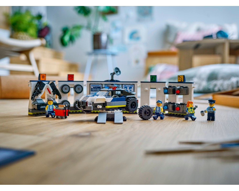 LEGO Set 60457-1 Custom Police Car garage (2025 City > Police ...