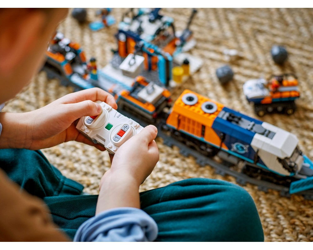 LEGO Set 60470-1 Explorers' Arctic Polar Express Train (2025 City ...