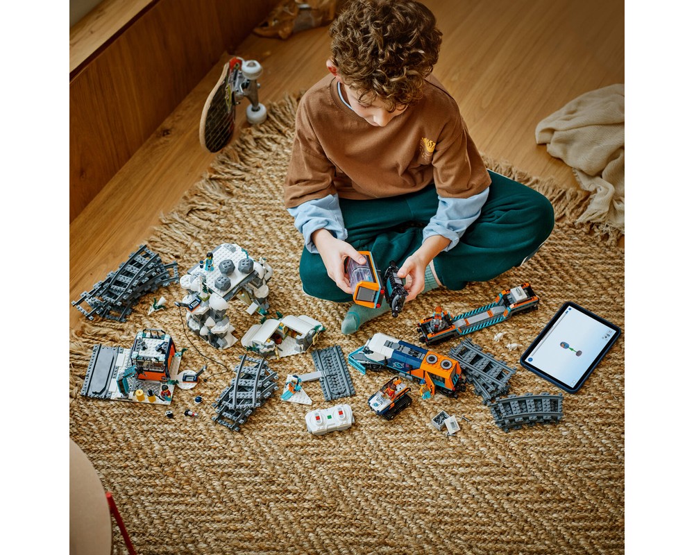 LEGO Set 60470-1 Explorers' Arctic Polar Express Train (2025 City ...