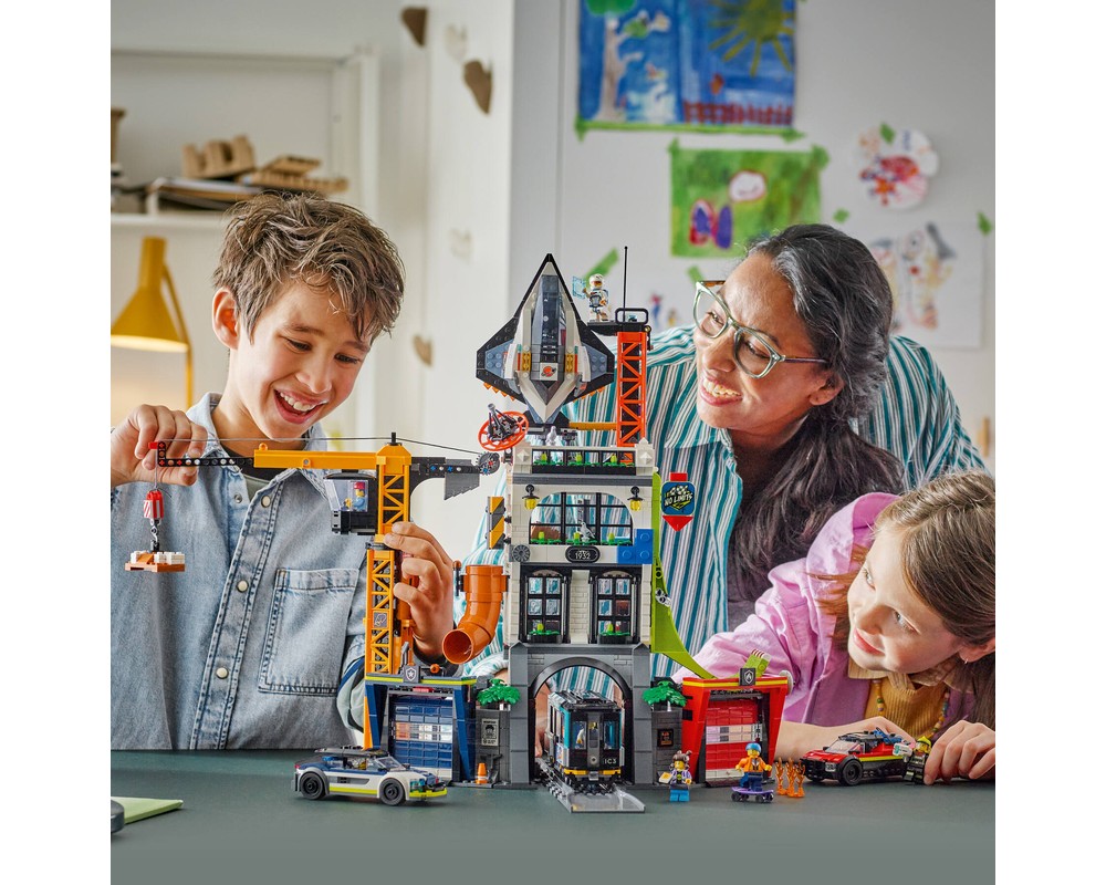LEGO Set 60473-1 The City Tower (2025 City) | Rebrickable - Build with LEGO