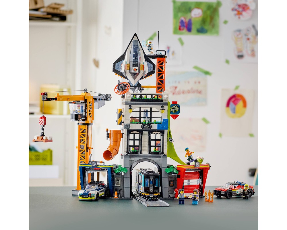 LEGO Set 60473-1 The City Tower (2025 City) | Rebrickable - Build with LEGO