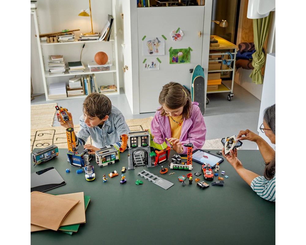 LEGO Set 60473-1 The City Tower (2025 City) | Rebrickable - Build with LEGO