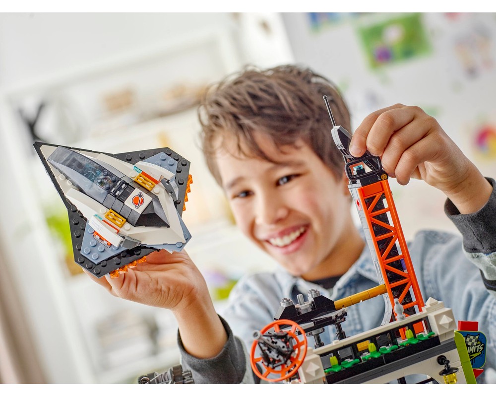 LEGO Set 60473-1 The City Tower (2025 City) | Rebrickable - Build with LEGO