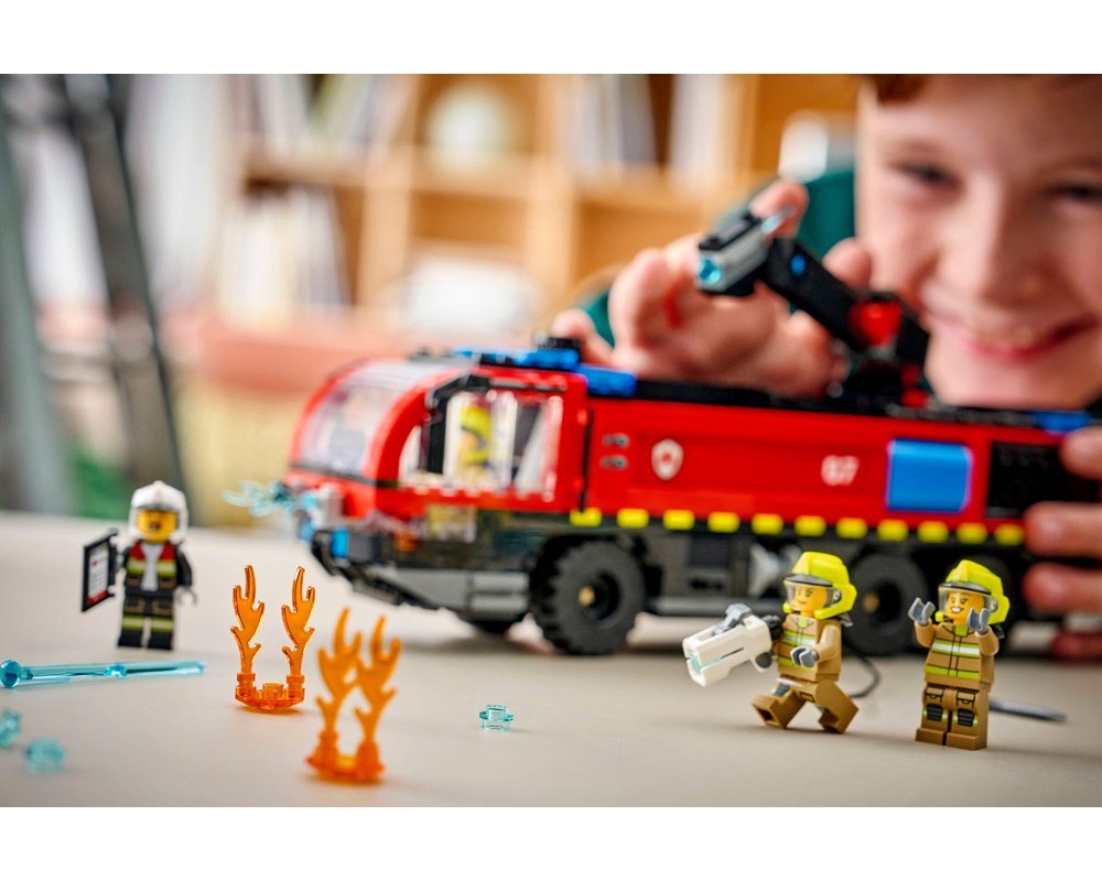 LEGO Set 60499-1 Airport Fire Truck (2026 City) | Rebrickable - Build ...