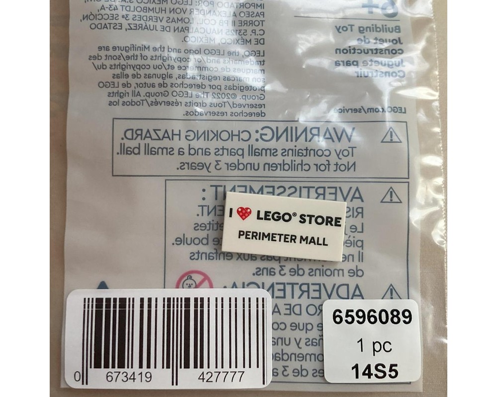 LEGO Set 6596089-1 I [Heart] LEGO Store Perimeter Mall Tile (2025 LEGO ...