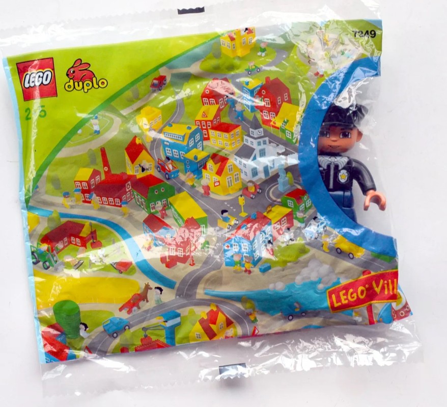 LEGO Set 7349-3 Police Officer (2004 Duplo > Town > Legoville ...