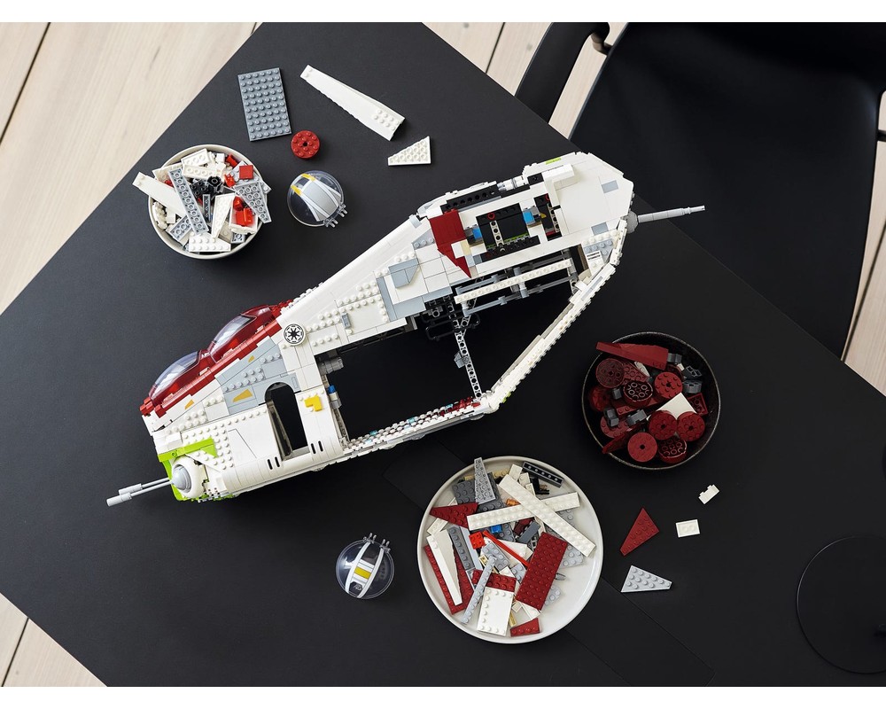 LEGO Set 75309-1 Republic Gunship (2021 Star Wars > Ultimate Collector ...