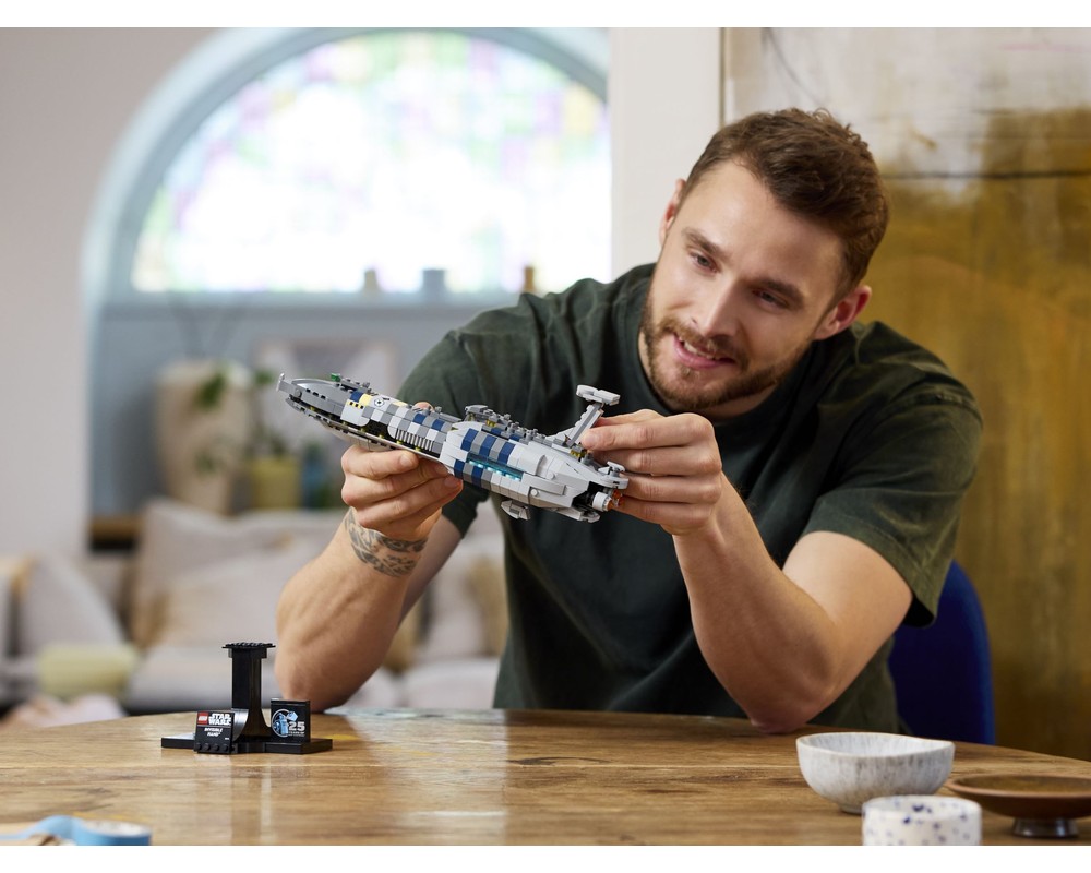 LEGO Set 75377-1 Invisible Hand (2024 Star Wars) | Rebrickable - Build ...