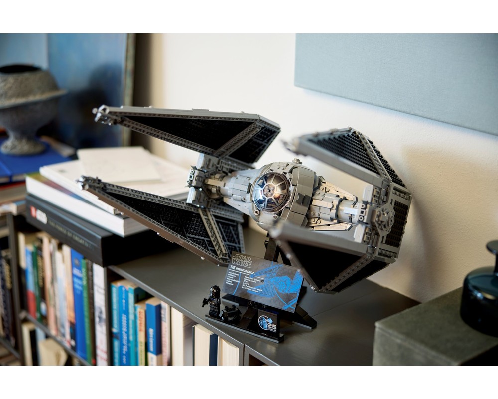 LEGO Set 75382-1 TIE Interceptor (2024 Star Wars > Ultimate Collector ...