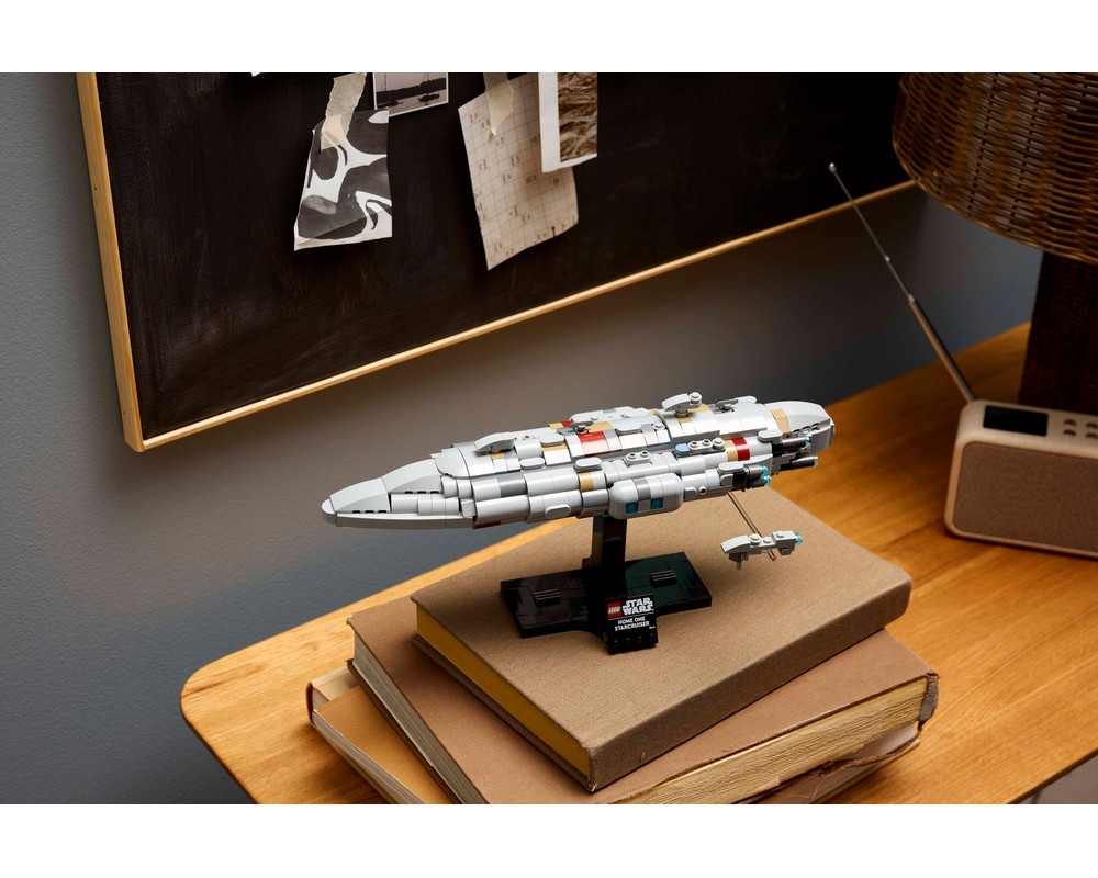 LEGO Set 75405-1 Home One Starcruiser (2025 Star Wars) | Rebrickable ...