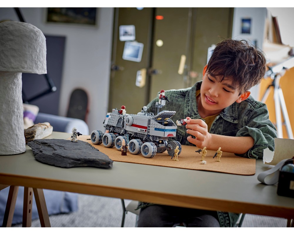 LEGO Set 75413-1 Republic Juggernaut (2025 Star Wars) | Rebrickable ...