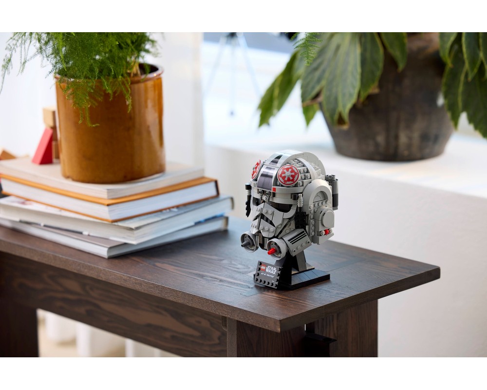 LEGO Set 75429-1 AT-AT Driver Helmet (2025 Star Wars) | Rebrickable ...