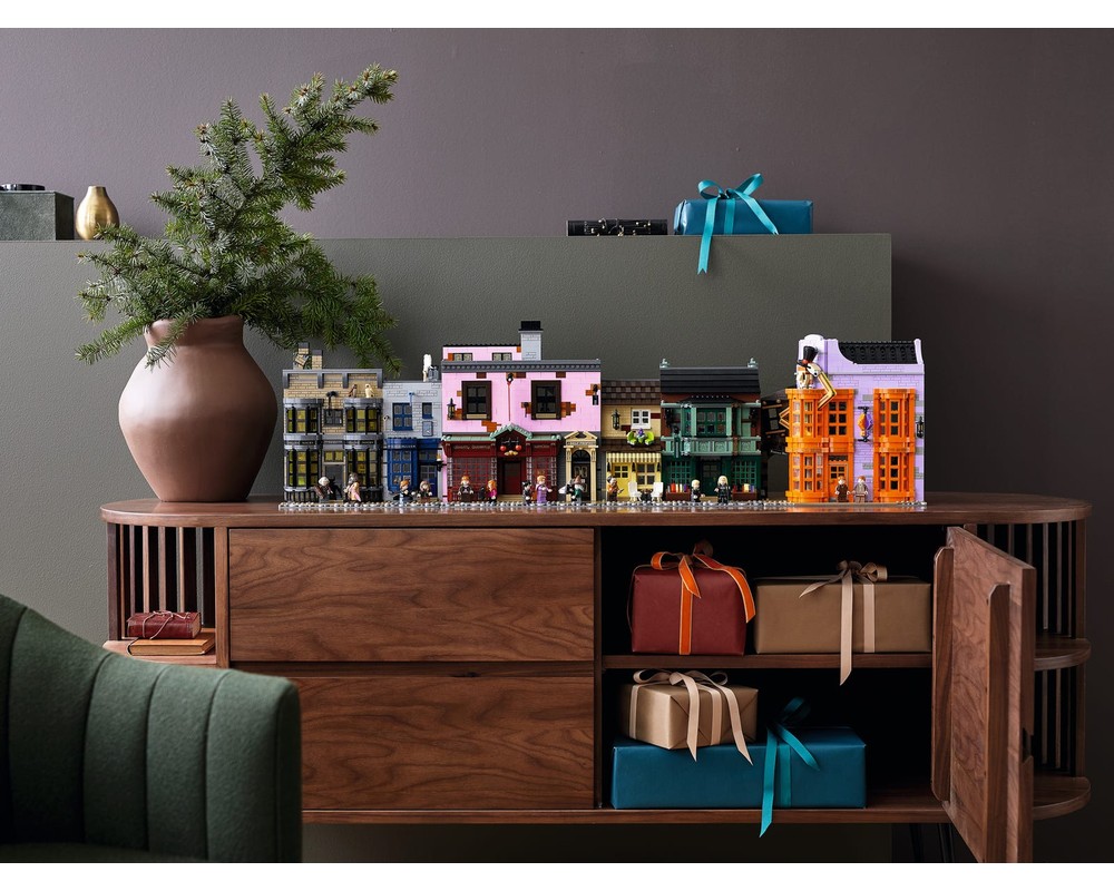 LEGO Set 75978-1 Diagon Alley (2020 Harry Potter) | Rebrickable - Build ...