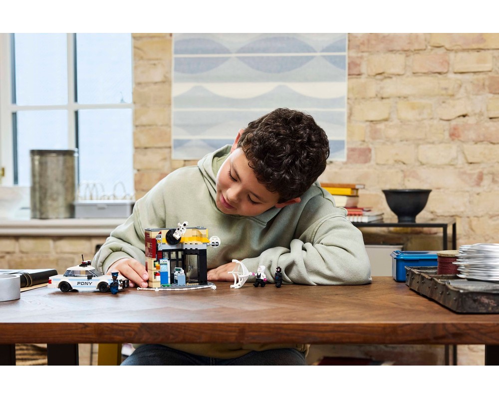 LEGO Set 76311-1 Miles Morales vs. the Spot (2025 Super Heroes Marvel ...