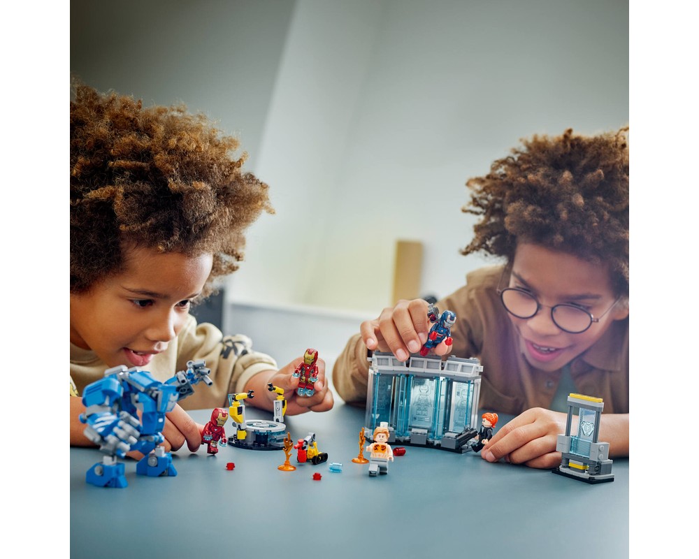 LEGO Set 76315-1 Iron Man's Laboratory: Hall of Armor (2025 Super ...