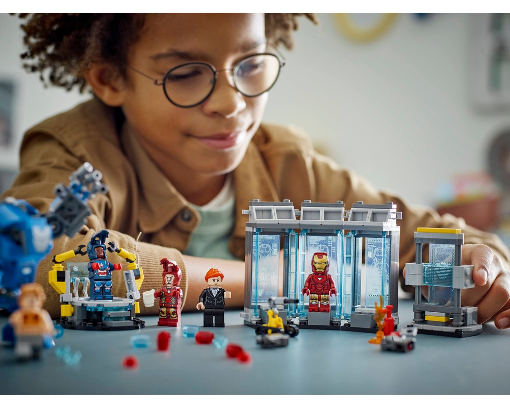 LEGO Set 76315-1 Iron Man's Laboratory: Hall of Armor (2025 Super ...
