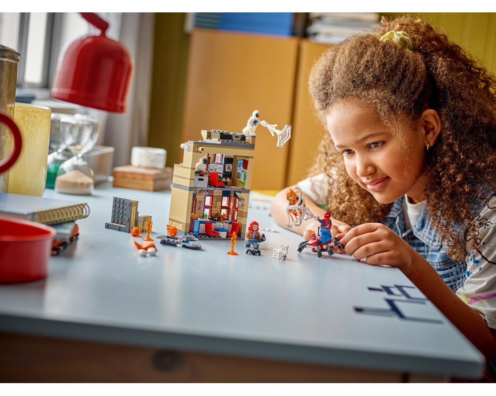 LEGO Set 76317-1 Peter Parker’s Apartment (2025 Super Heroes Marvel ...