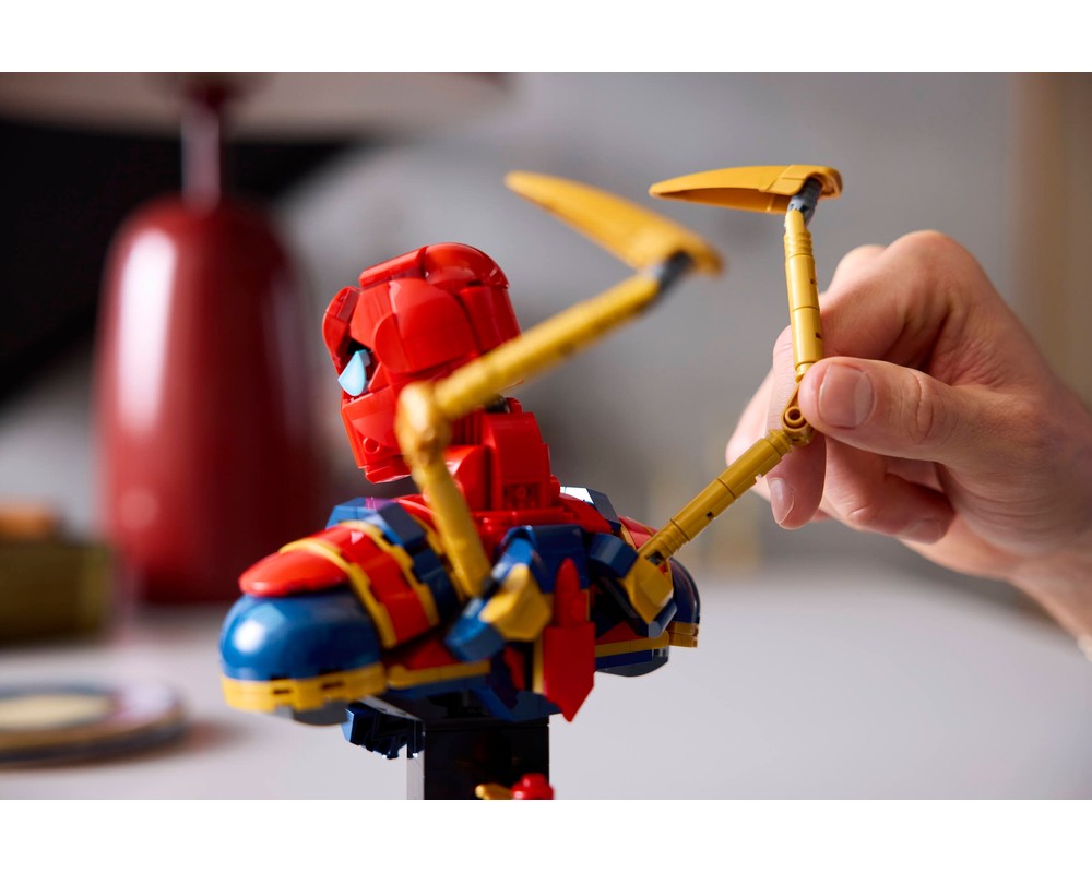 LEGO Set 76326-1 Iron Spider-Man Bust (2025 Super Heroes Marvel > The ...