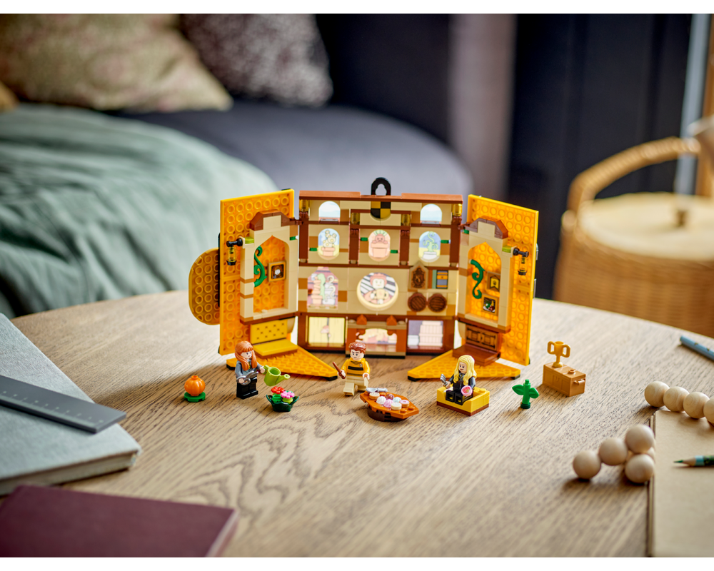 LEGO Set 76412-1 Hufflepuff House Banner (2023 Harry Potter ...