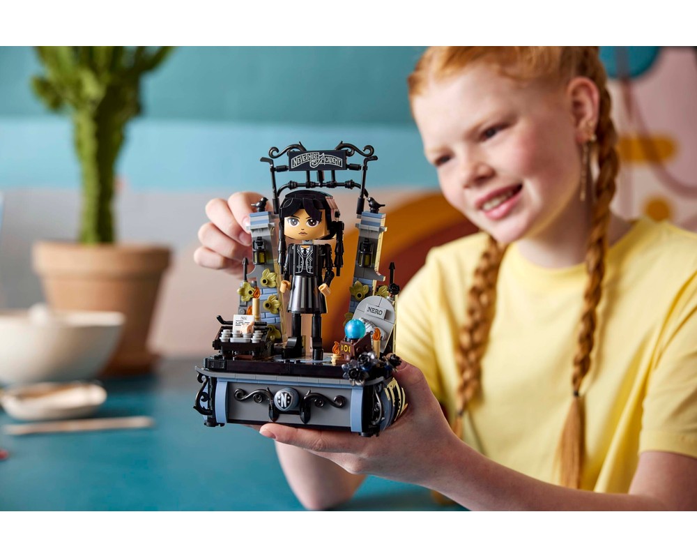 LEGO Set 76780-1 Wednesday Addams Figure (2024 Wednesday) | Rebrickable ...